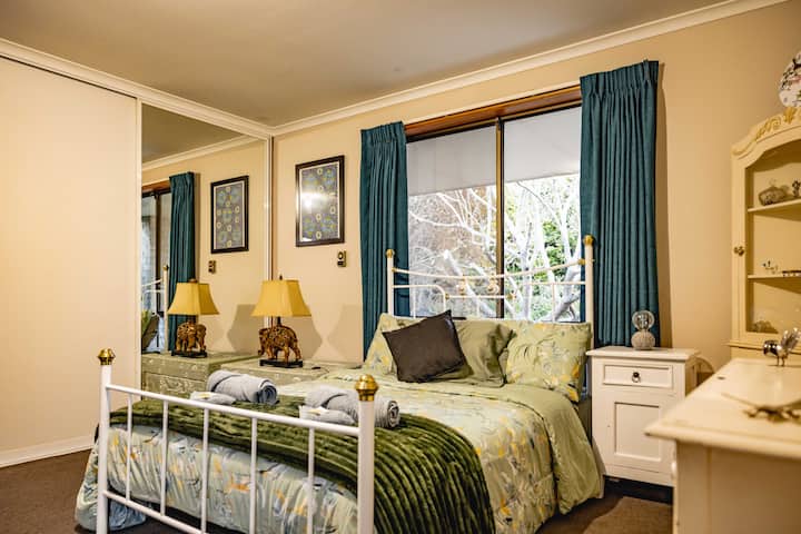 White Room Oakglen Tarleton B&b - Aberdeen