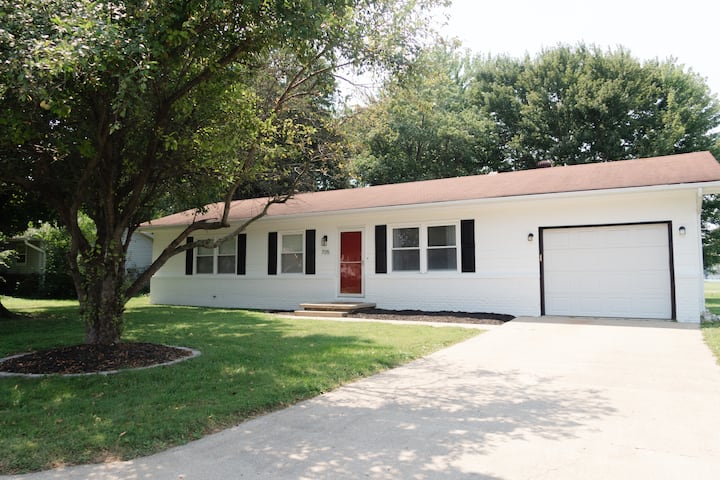 Welcome To Red Door Cottage! - East Fork Lake, Olney