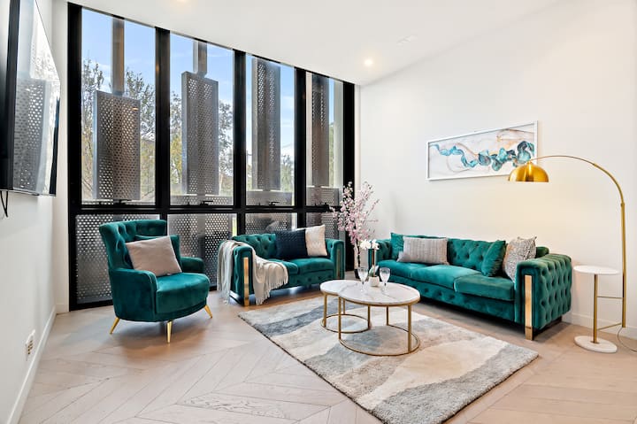 Luxurious 4br 3-storey Townhouse In Port Melbourne - Williamstown