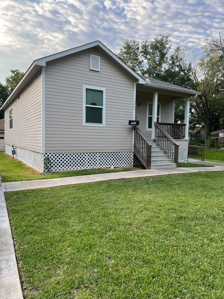 Vk’s Cozy Cottages 2-entire House - Sabine Lake
