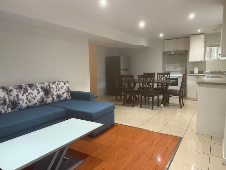 Cozy 2br Suite, Central To Major Highway & Airport - Brampton