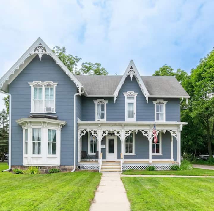 Downtown Oxford Home - Lake Orion, MI