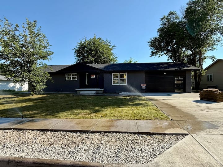Gc, Ks | Briar Patch Home - Garden City, KS