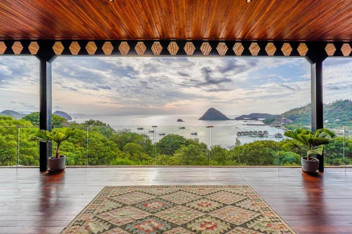 Precious 5 Room Villa Breakfast Pool Labuan Bajo - Labuan Bajo
