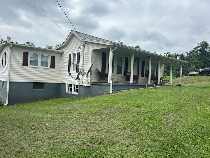 Fiddlers Roost - Galax, VA