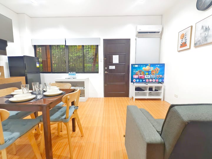 Townhouse 2br Free Parking Near It Park Cebu City - Cebu