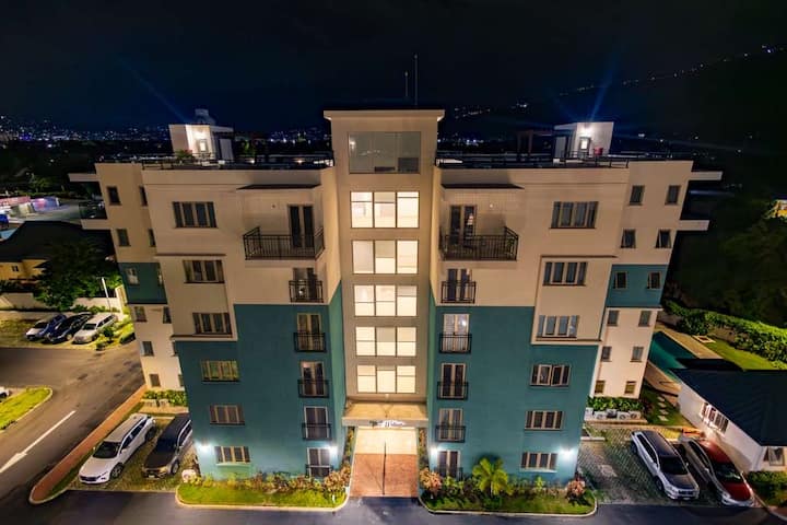 Lusciouss Rose Suite - Kingston, Jamaica