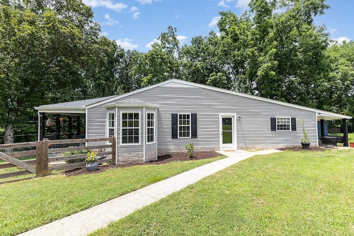 King’s Cottage Minutes From Leiper's Fork - Fairview, TN