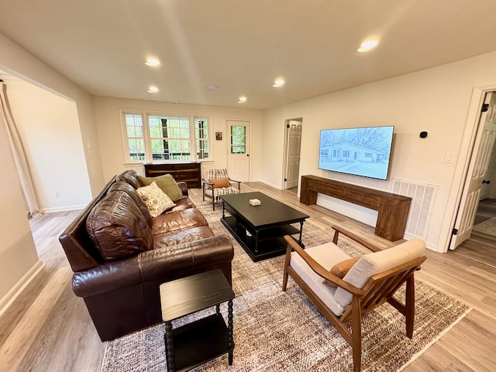 King’s Cottage | 5 Minutes To Leipers Fork - Fairview, TN