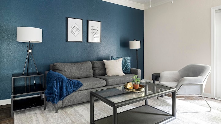 Landing | Stylish 2bd, Tennis Court, Gym - Stockbridge, GA