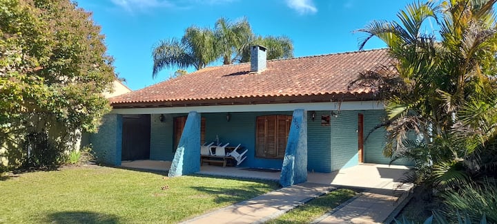Casa Estilo Colonial Com Salão. - Rio Grande