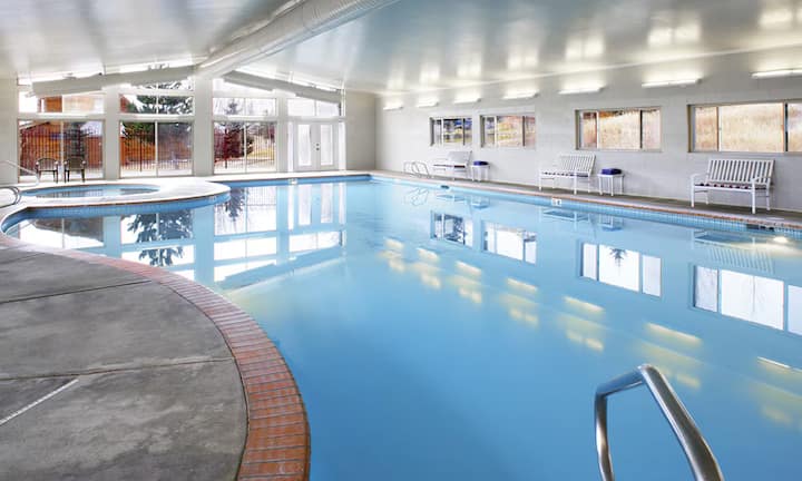 Spacious Bear Lake Sleeps 6-8 - Bear Lake