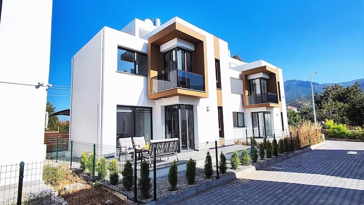 Вилла 4 спальни и джакузи рядом с Meri̇t Di̇amond - Zypern