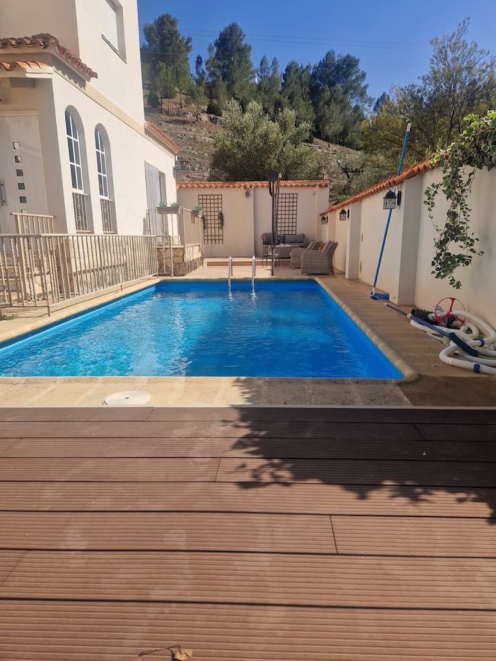 Large House With Heated Pool - Quesa