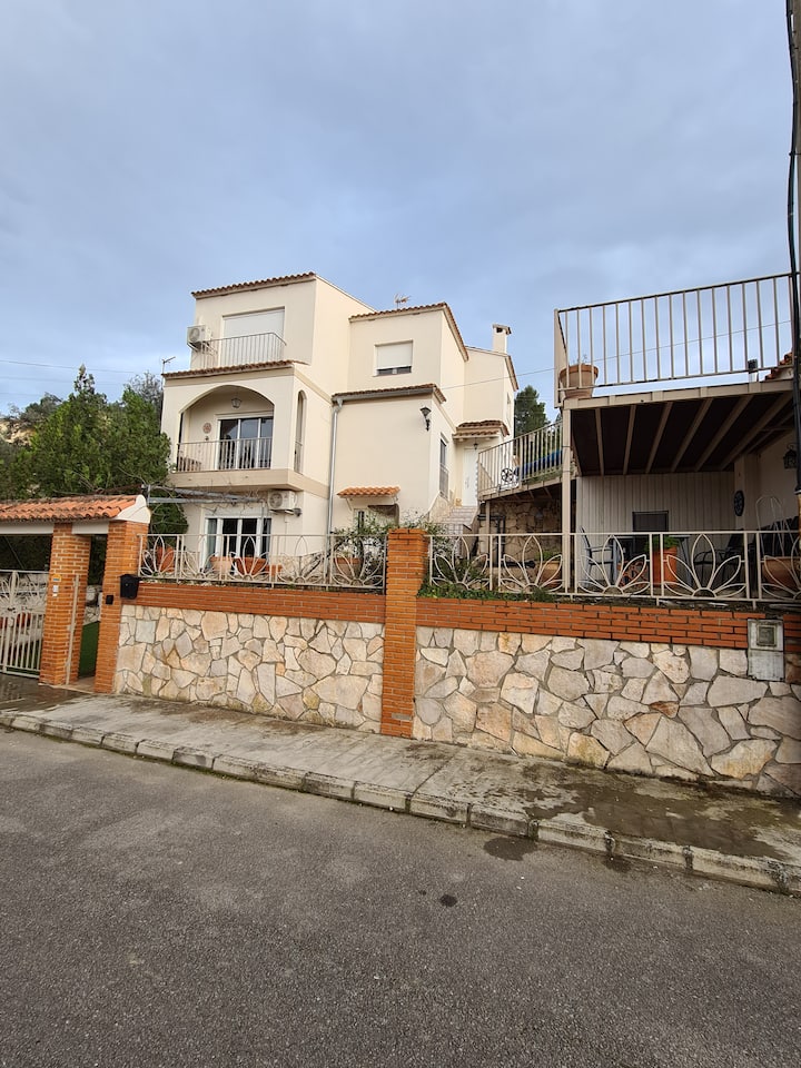 Large House With Heated Pool - Quesa