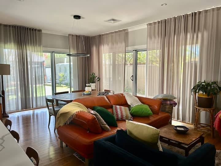 A Delightful Entertainer In The City - Canberra