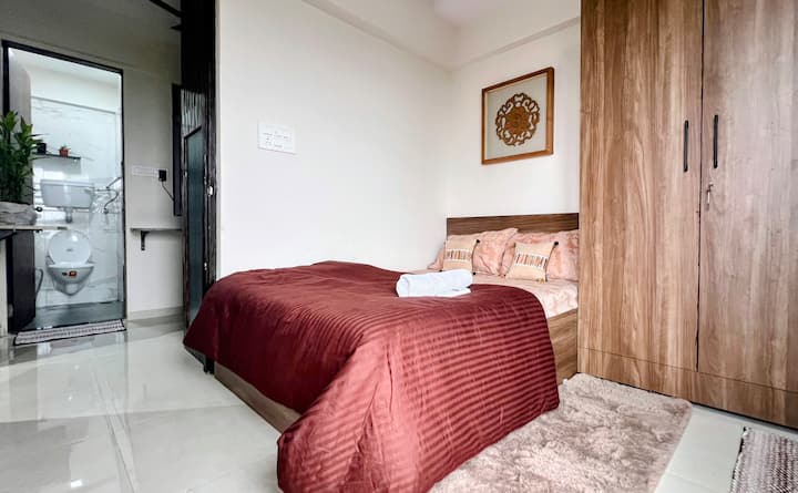 The Brownstone L Seaview L Perfect 1bhk In Versova - Mumbai