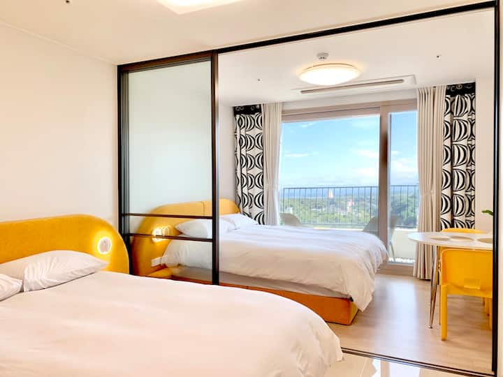 [Anon] 측면오션&마운틴뷰• 4인•체크아웃12시•ott•해변5분•취사가능•장기숙박할인 - Sokcho-si