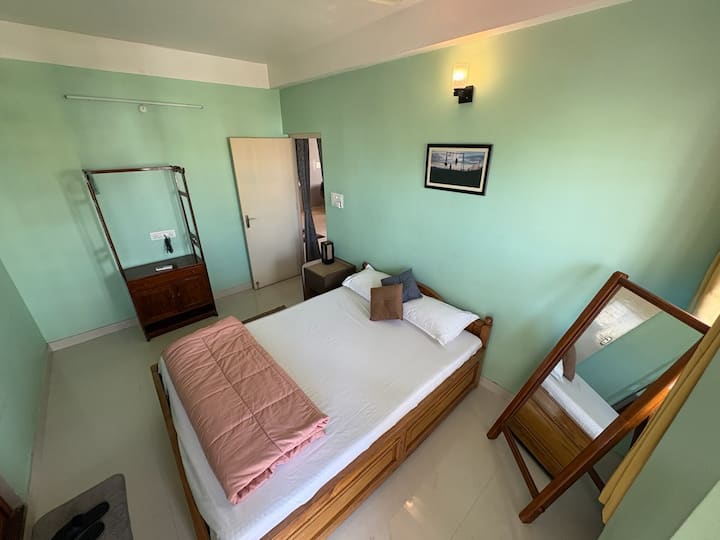 The 4th Floor Retreat-spacious Hill-view 2bhk - 西里古里