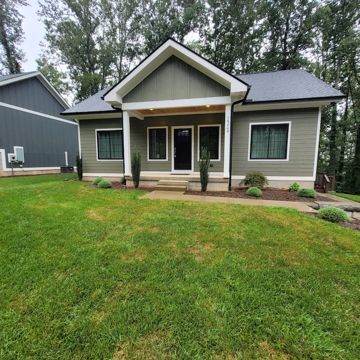 Newly Built Home Located Downtown - Hendersonville, NC