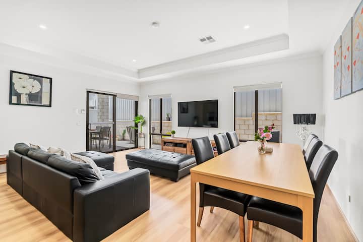 10 Min To Airport & Cbd |Family 4br Home Bayswater - Belmont