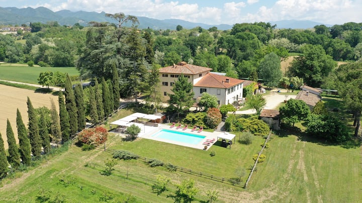 Villa La Topaia E Piscina In Esclusiva - Italy