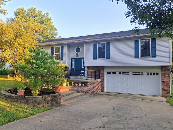 Private Guest Br With Ba In Shared 3br-3ba House - Bloomington, IN