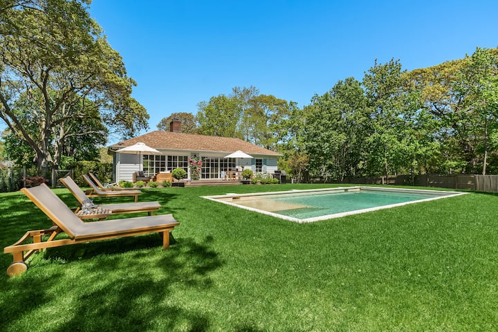 Village Cottage W/ Private Beach - Sag Harbor, NY