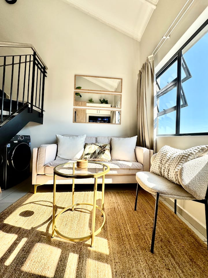 Softpod| Sun-kissed Gem| Fourways| Wifi Backed-up - Sandton