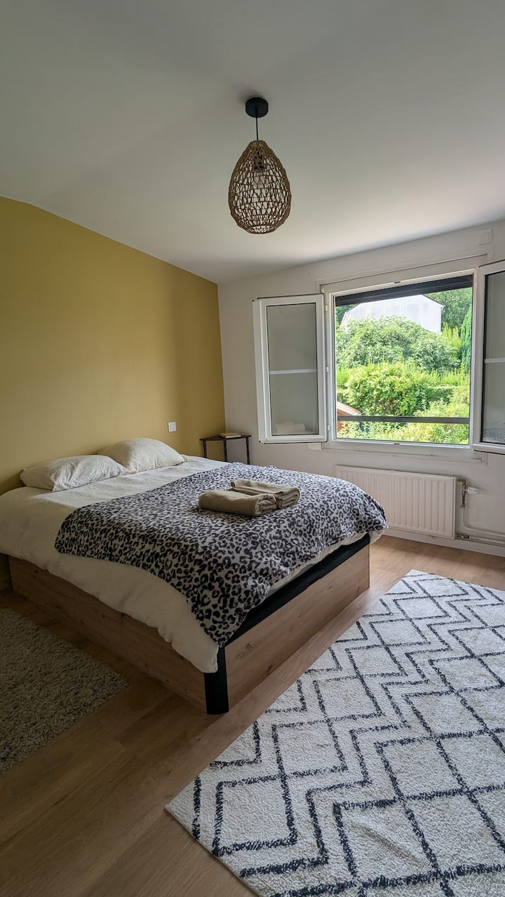 Room In Peaceful Area - Beauvais