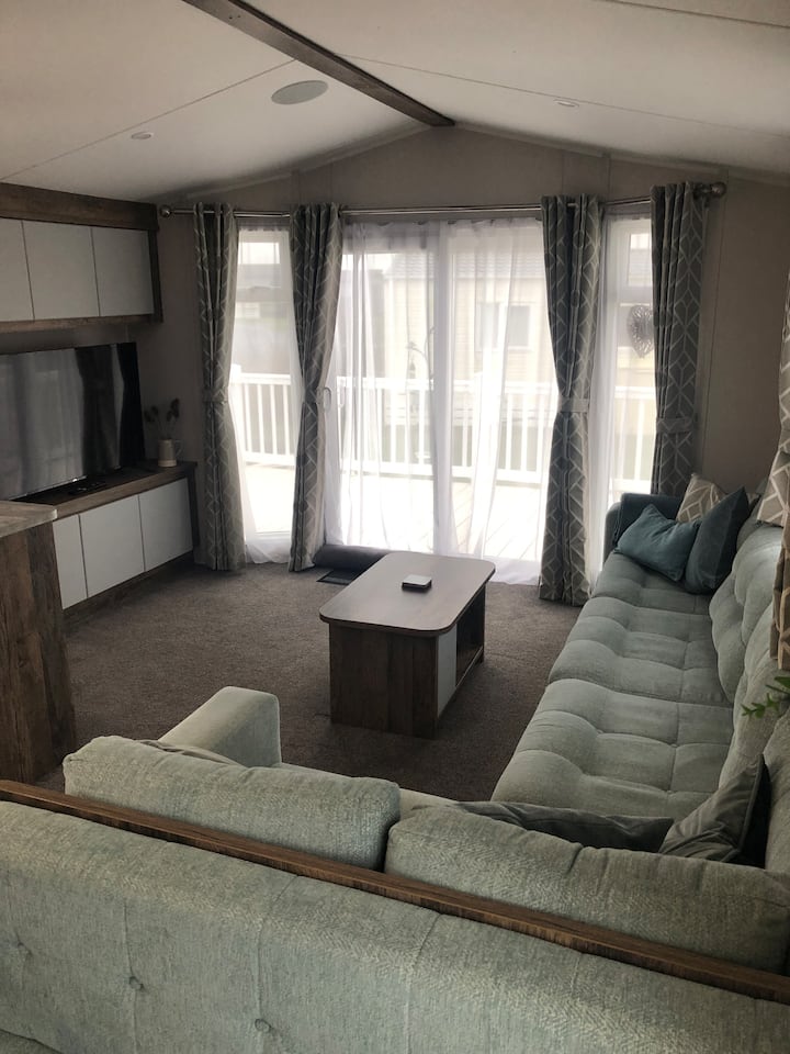 8 Berth Luxury Caravan With Deck - Newquay