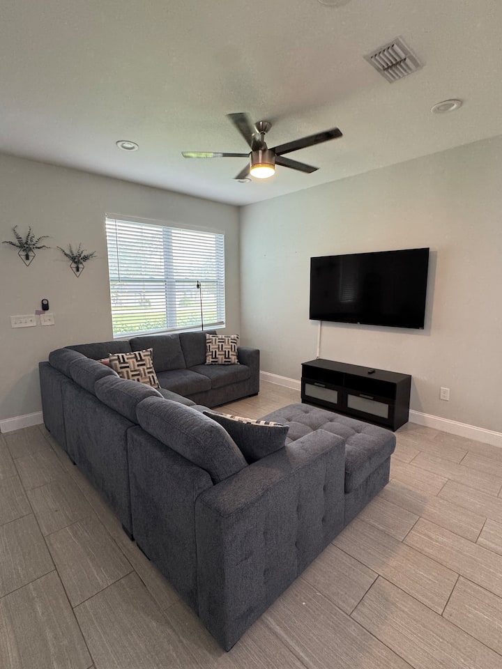 Off The Beaten Path Bungalow - Orange City, FL