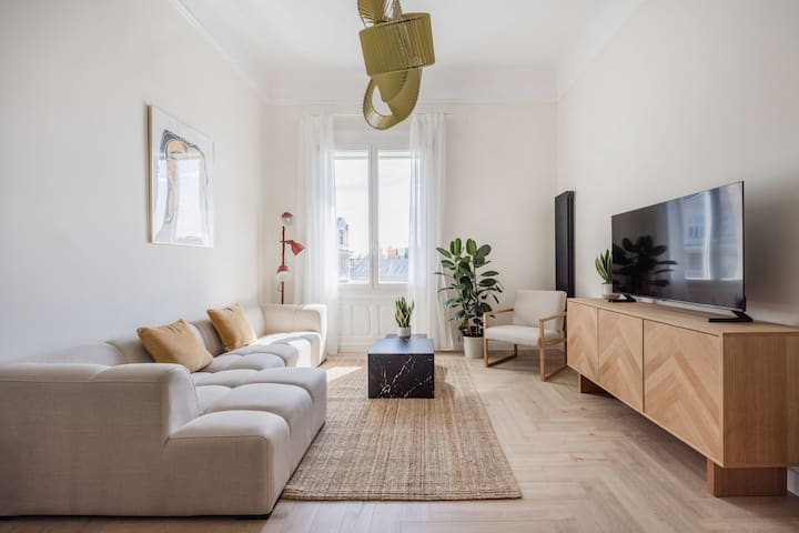 Cozy And Elegant 1-br Near The Basilica - Budapest