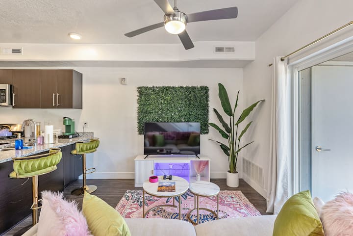 New / King Bed Apt / Gym / W/d / Garage - Salt Lake City, UT