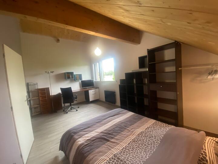 Grande Chambre Dans Maison Avec Piscine Chauffée - Côte-d'Or