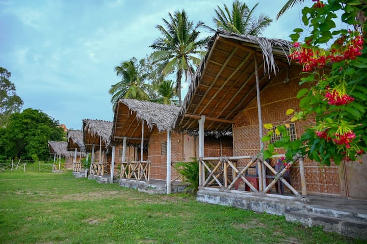 Double Bed Cottages Near Anjinadrihill - Hampi