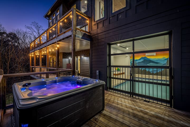 Luxury Cabin W/ Pool, Hot Tub, Sauna, Fire Pit - Townsend, TN