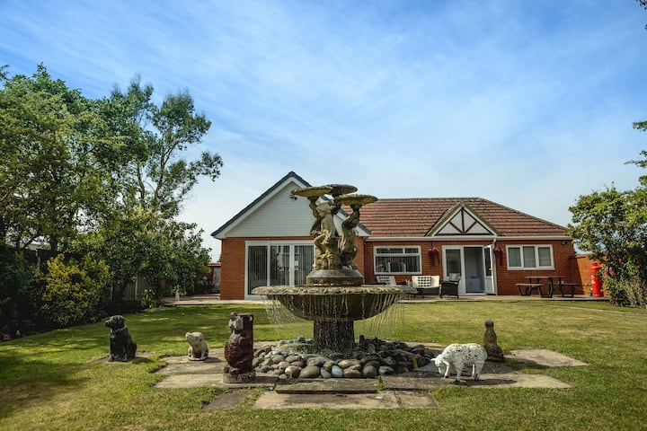 Finsters Retreat|bungalow With Hot Tub &Games Room - Southport