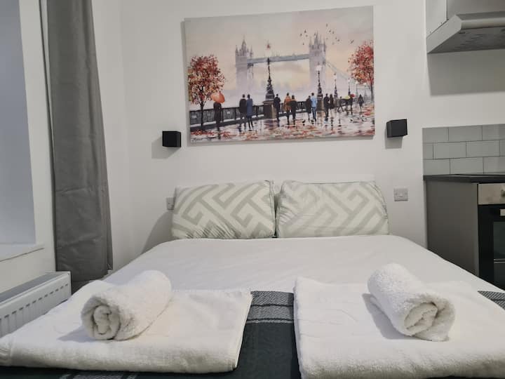 Cozy Pod 3 - Whitehart Lane - London, UK