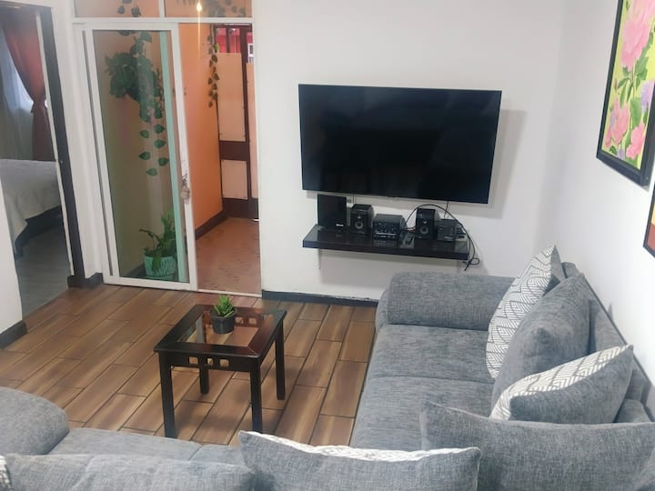 Encantadora Casa Familiar A 5 Min Del Aeropuerto - Mexico