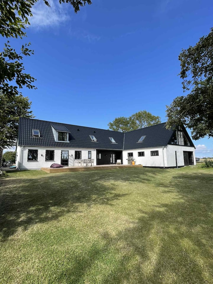 Ro I Idyllisk Stuehus Tæt På Vandet - Nyrenoveret - Denmark