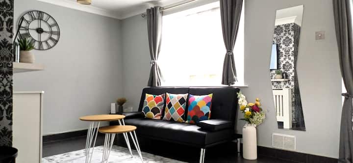 Superb Central Location-station-airport-parking - Luton