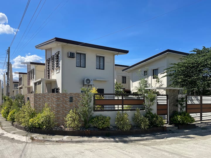 2 Bedded House With Gated Garden - Iloilo City