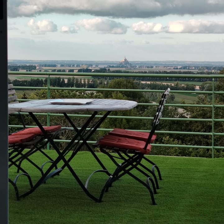 La Terrasse Du Mont St Michel : Vue Imprenable - Le Mont-Saint-Michel