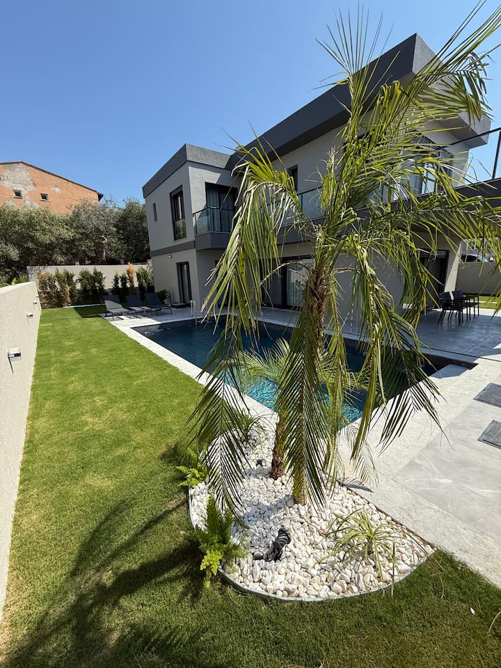 Boyalık Havuzlu Sıfır Villa - Çeşme