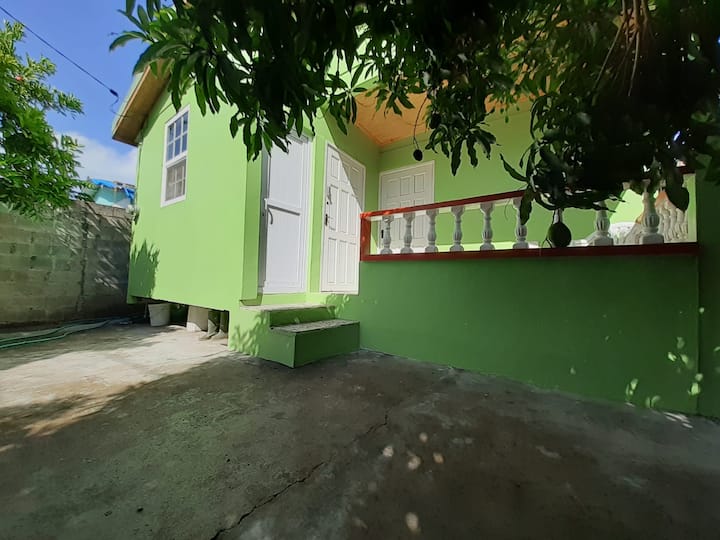 Hidden Bungalow - Dominique