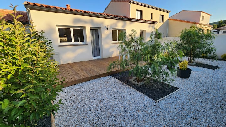 Villa Avec Grand  Jardin, Terrasse, Wifi, Clim Bbq - Thuir