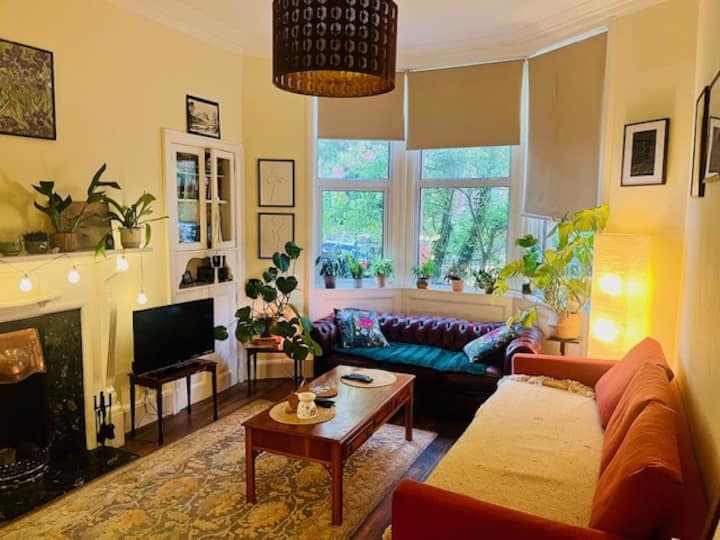 Cosy Traditional West End Flat - Glasgow