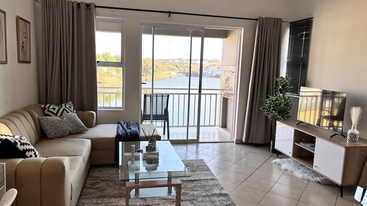 Luxury Lakeview Retreat - Pretoria