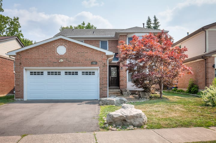 Modern 5br Family Home | Free Parking | New Reno - Richmond Hill